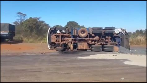 Vídeo Motorista Morre Em Acidente Envolvendo Dois Caminhões Na Br 452