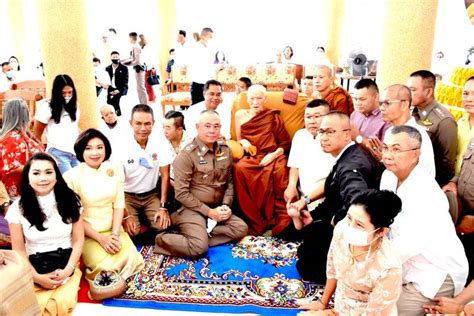 พล ต อ ดำรงศักดิ์ กิตติประภัสร์ รอง ผบ ตร นำคณะทอดกฐิน วัดหลวงปู่ลี The Thai Press