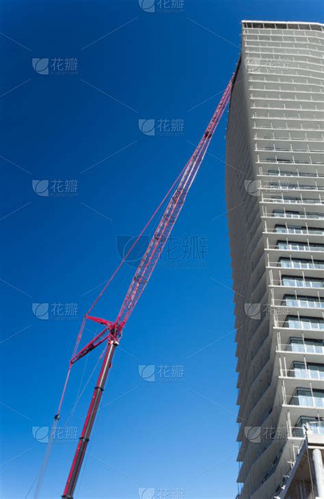 低视角不完全的建筑业多伦多安大略省平衡折角灯停车楼垂直画幅旅游目的地建筑工地