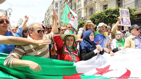 الجزائر تصدر أمراً دولياً بالقبض على وزير الدفاع السابق