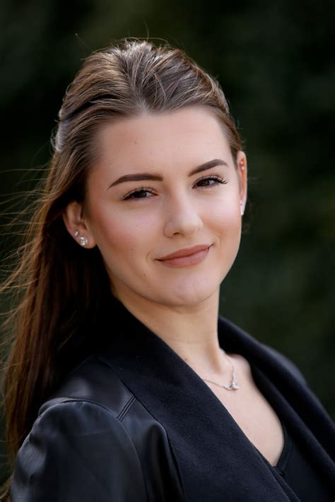 About Photographer Videographer Hannah Harless Discovery Bay Studios