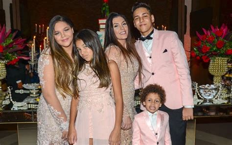 Simony posta foto os filhos Não seria nada sem vocês Quem QUEM News