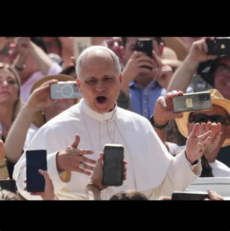 Папа Лъв Xiv е роднина на най известната певица в света както и на Анджелина Джоли Хилари