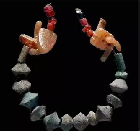 玉佩用什么量词形容 有关玉佩的成语 描写玉佩的外貌的段落 大山谷图库