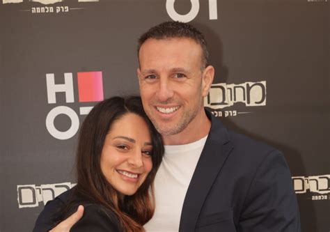 בסרטון מרגש מעיין אדם חושפת את מין העובר צפו Tmi