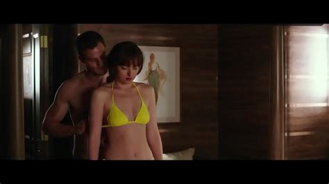 Dakota Johnson Escena De Bikini De Pechos En Cincuenta Sombras