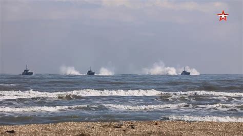 Војне вежбе у Русији Морнаричка пешадија Каспијске флотиле заузела