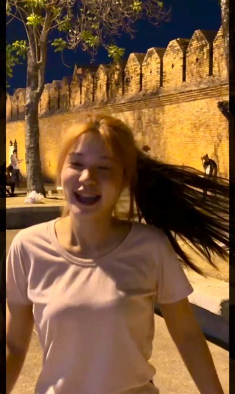 นัดเจอสาวอาข่าที่ไม่เจอกันมา10ปีอล้วเที่ยวประตูท่าแพด้วยกัน นัดเจอสาวอาข่าที่ไม่เจอกันมา10ปี