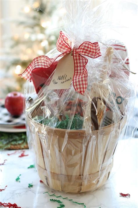 Diy Christmas T Baskets Your Friends Will Love The Design Twins