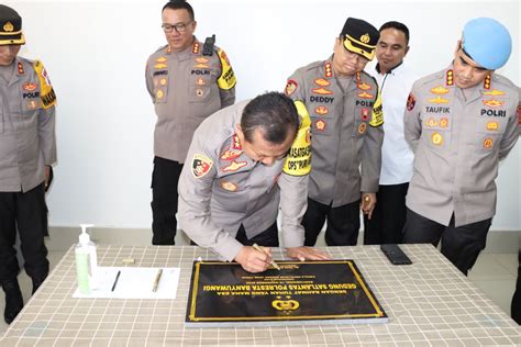Kapolda Jatim Tinjau Pelayanan Publik Satpas Dan Resmikan Gedung