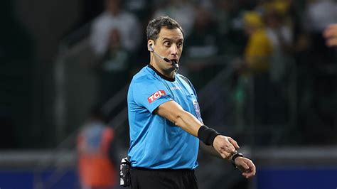 Conmebol divulga áudio do VAR em lance polêmico de Palmeiras x