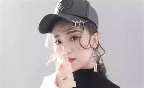 她是趙本山的得意門生之一，與前夫離婚後，如今簡直美回了20歲！ 每日頭條