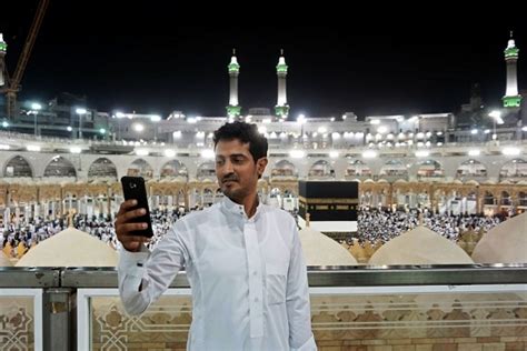 Authorities Advise Hajj Pilgrims Against Taking Too Many Selfies In