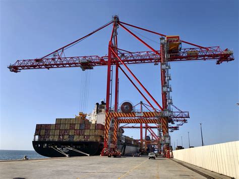 Patrick Terminals Brisbane AutoStrad Receives New Liebherr Semi