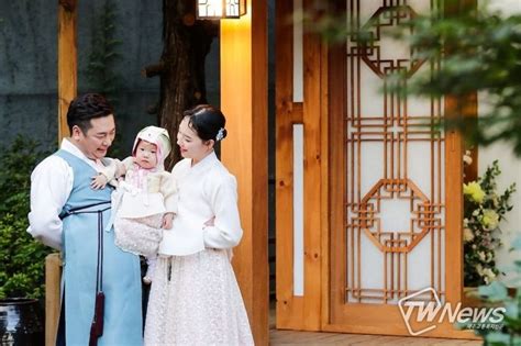 단독 개그맨 김진 딸 돌잔치한다