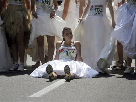 G1 Corrida Reúne Noivas Nas Ruas De Belgrado Na Sérvia Notícias Em