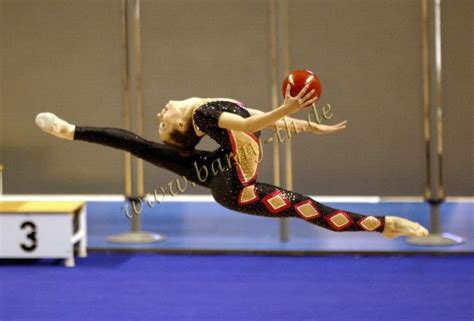 ХУДОЖЕСТВЕНА ГИМНАСТИКА И СРОДНИ СПОРТОВЕ • Виж темата Удивителни трика