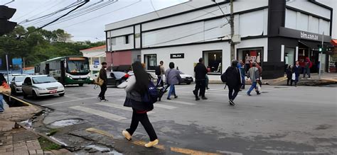 PREPAREM OS CASACOS Frente Fria Se Aproxima E Temperatura Pode Chegar
