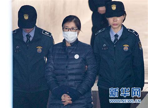 “亲信干政”案核心人物崔顺实一审被判20年监禁 韩国频道 人民网