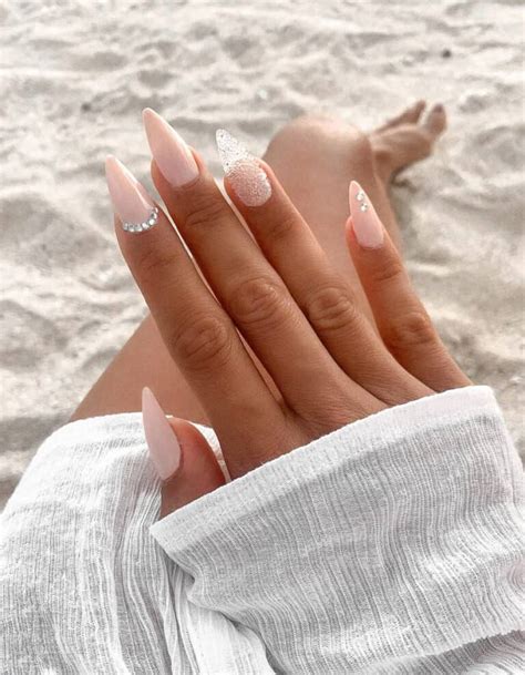 31 Elegant Vacation Nails Youll Love For Your Next Getaway
