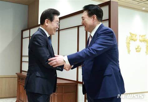 윤 대통령 이재명 대표와 취임 후 첫 영수회담 뉴시스pic