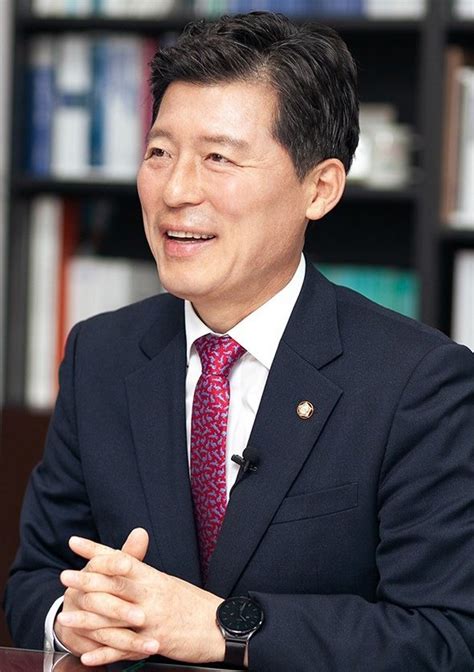 고사상 돼지머리에 5만원 꽂은 국민의힘 의원 불구속 송치 파이낸셜뉴스