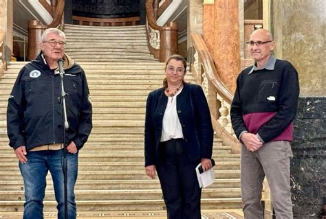 Изключително съм развълнувана за възможността да участвам в представянето на книгата на