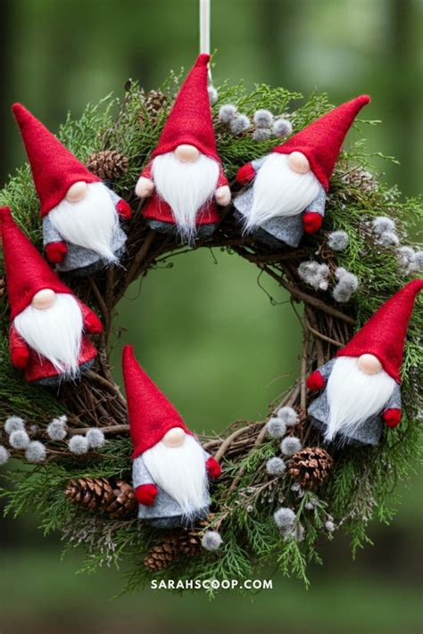 25 Adorable Gnome Christmas Wreath Ideas