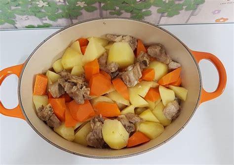 薯仔紅蘿蔔炆排骨 食譜與作法 by 住家男 Cookpad