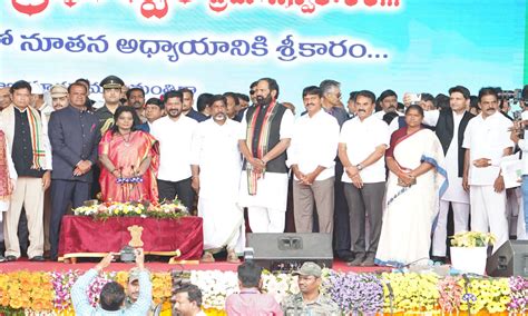 తెలంగాణ కేబినెట్‌లో శాఖల కేటాయింపు ఆర్థిక ఐటీ మంత్రులు వీరే