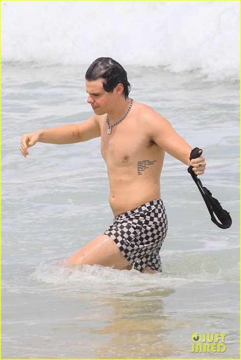 Photo Yungblud Jesse Jo Stark Beach Day 049 Photo 4915801 Just Jared