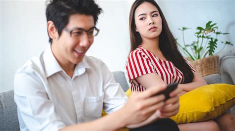 Why Is My Husband Ignoring Me 5 Reasons And How To Deal
