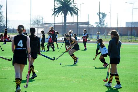 Los Equipos Probaron La Primera Cancha Sintética De Hockey Sobre Césped