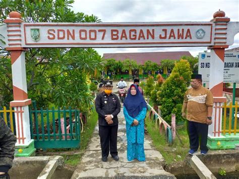 Tinjau Pembangunan Fisik Di SMPN 1 Bangko Dan SDN 002 Bagan Kota