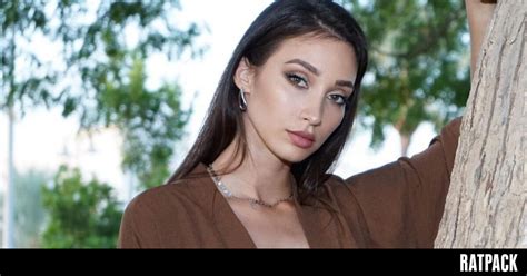 Δήμητρα Βαμβακούση 23 λόγοι που την ερωτεύτηκε ο Ντάνος Ratpackgr