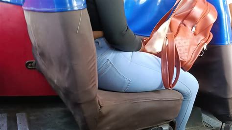 Hermosa Chibola En La Combi