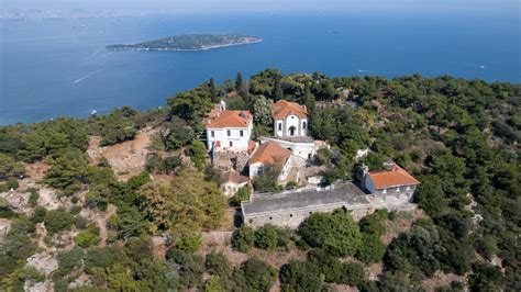 건축 건축 사진 경치 경치 좋은 풍경 관광 교회 교회 건축 나무 녹지 드론 촬영 드론으로 찍은 사진 랜드마크 마르마라 지역 마르마라 해 문화 유산