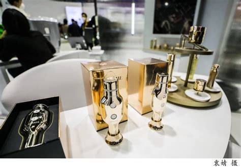 进博图集│香氛可定制，染发更便捷，跨界“黑科技”让美妆体验实现多元化、个性化兰蔻消费者欧莱雅