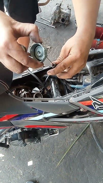 Mutarru 28mm round slide carburetor (carb) installed to Raider 150 - YouTube