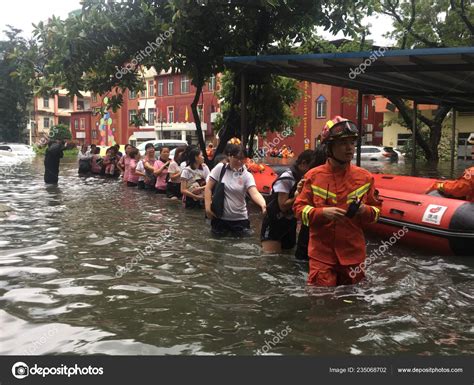 Chinese Rescuers Evacuate Local Residents Flooded Areas Caused Heavy