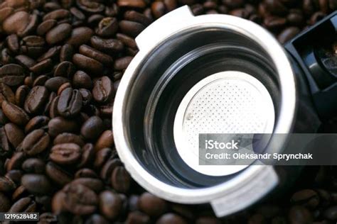 커피 머신용 홀더 혼 에스프레소 커피 메이커 커피 콩 분쇄 커피 0명에 대한 스톡 사진 및 기타 이미지 0명 강철 구이 Istock