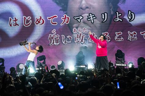岡崎体育、最新曲「失恋ソング」を武田真治氏と初コラボliveパフォーマンス！ Popscene ポップシーン