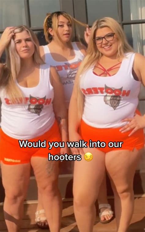 Im A Curvy Hooters Girl Men Say ‘weve Found The Gates To Heaven And We Ride At Dawn The