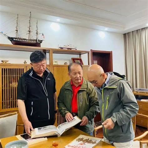 青岛市政协文史研究会召开《世纪光影——照片中的青岛旧事》专家评审会杨来青建议进行了