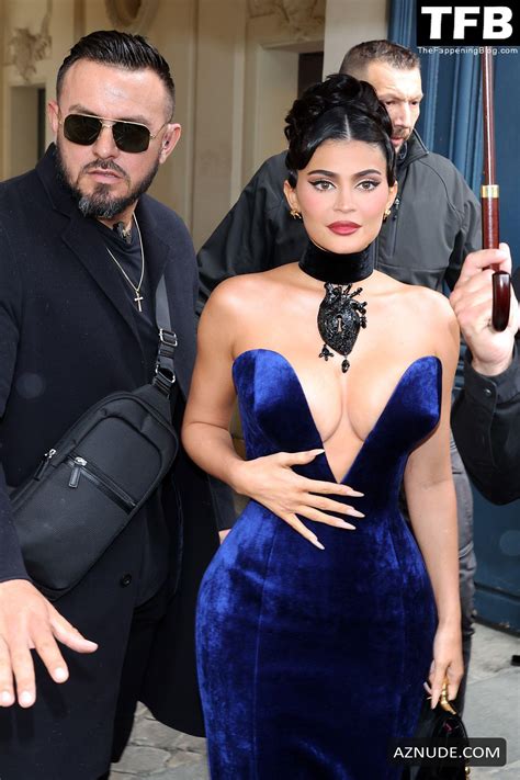 Kylie Jenner Sexy Seen Flaunting Her Deep Cleavage At Paris Fashion