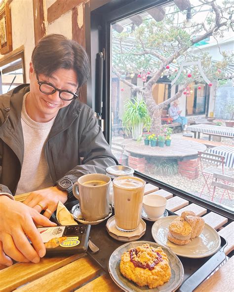 줌마델라 첼리나 ☘️ 어제 출장에서 돌아온 남편 오늘은 새벽에 일어나 시부모님 모시고 해루질하러 감 난 아이들 아침을 챙겨 먹이고 오전 공부 봐주고 큰아이는