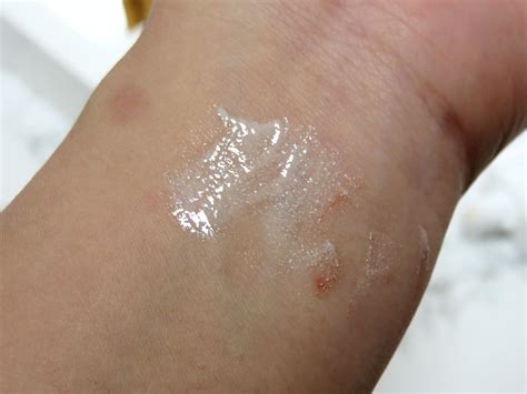 Review Charlotte Tilbury Unisex Healthy Glow Hydrating Tinted