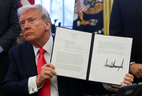 Trump Signs Healthcare Price Transparency Executive Order Reuters