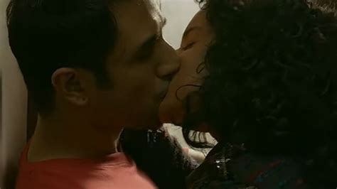 Kangana Ranaut Drags Hrithik Roshan As She Denies Kissing Vir Das Too