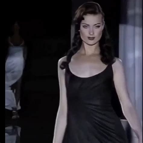 Shalom Harlow In 2024 Shalom Harlow Model Aesthetic 90s Model Aesthetic